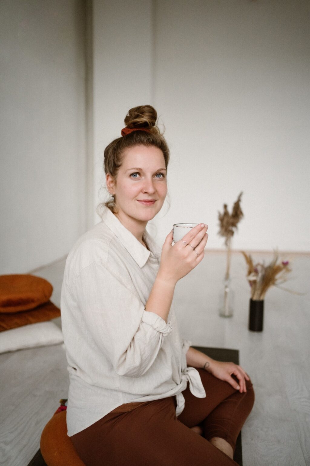 Yoga & HSP: Deze houdingen helpen jou als hoogsensitief persoon - PURE ...
